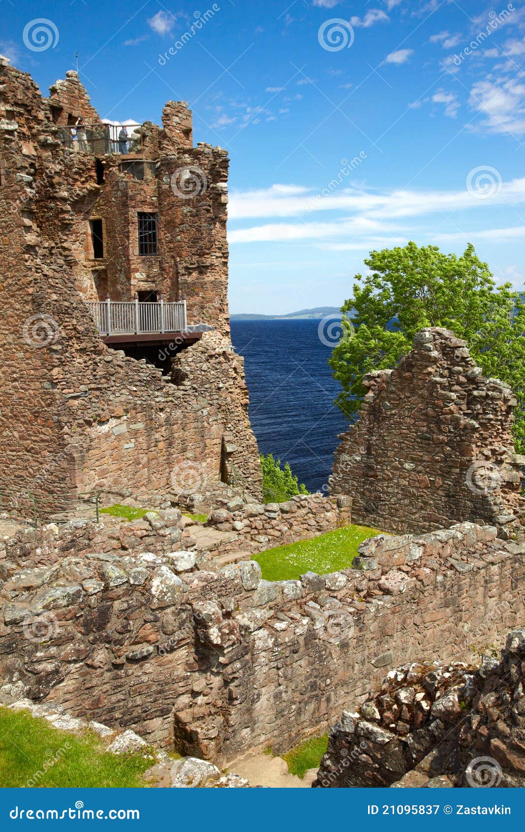 Urquhart Castle stock image. Image of famous, ruin, britain - 21095837