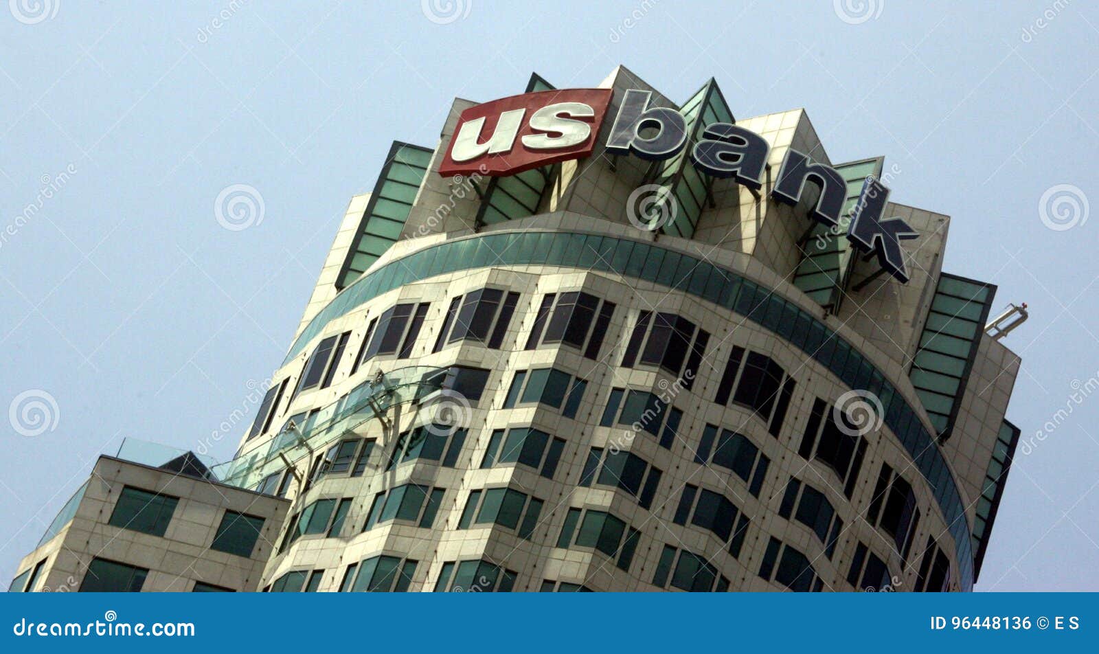 US Bank editorial photo. Image of modern, angeles, glass - 96448136