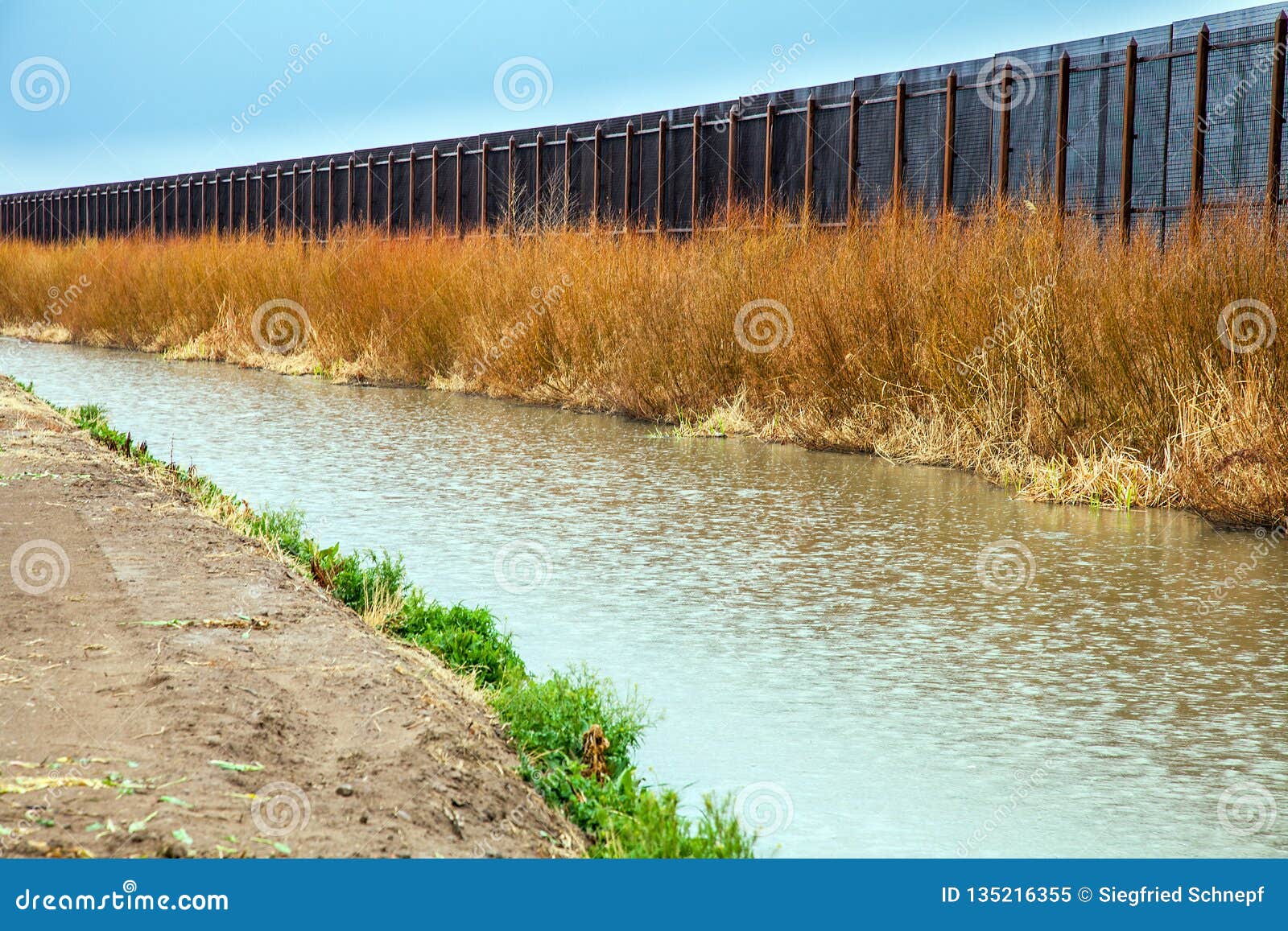 The Border Fence Separating The United States From Mexico Stock Image ...