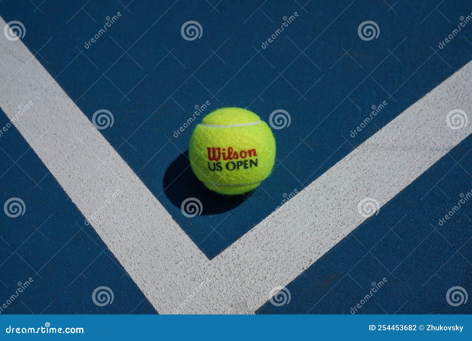 US Open Wilson tennis ball editorial photography. Image of queens ...