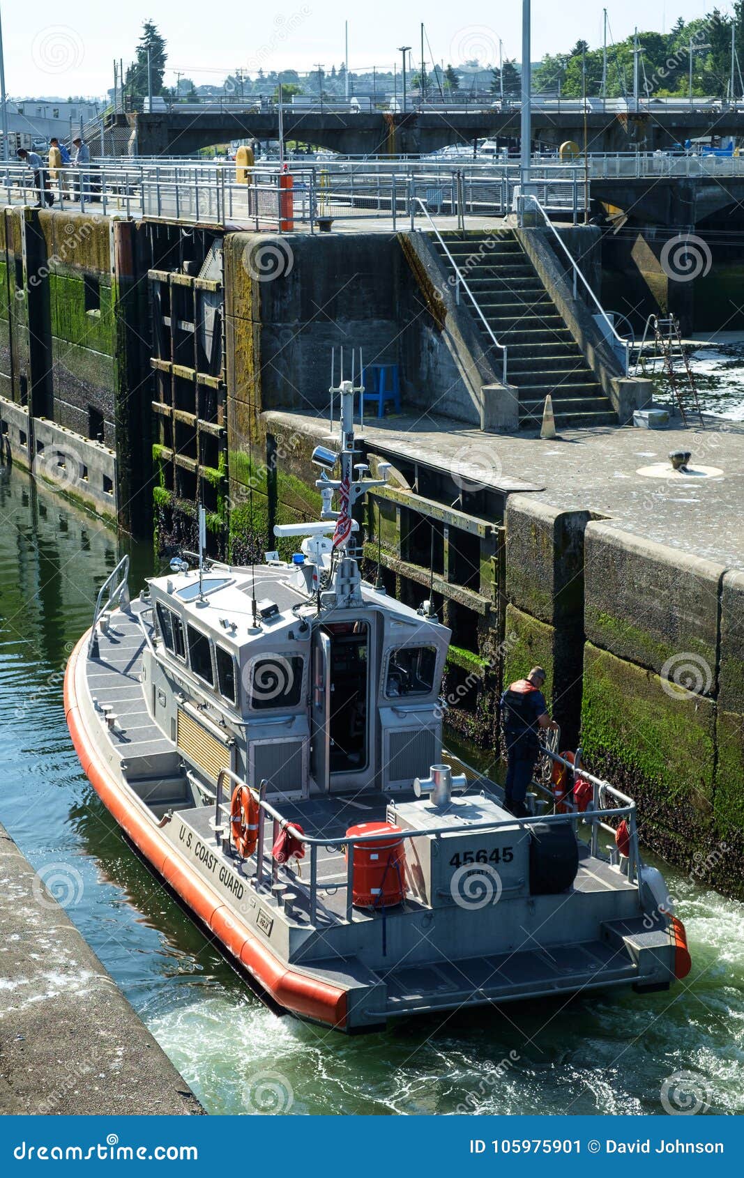 USA-kustbevakningfartyg Som Skriver in Ballard Locks Redaktionell Bild ...