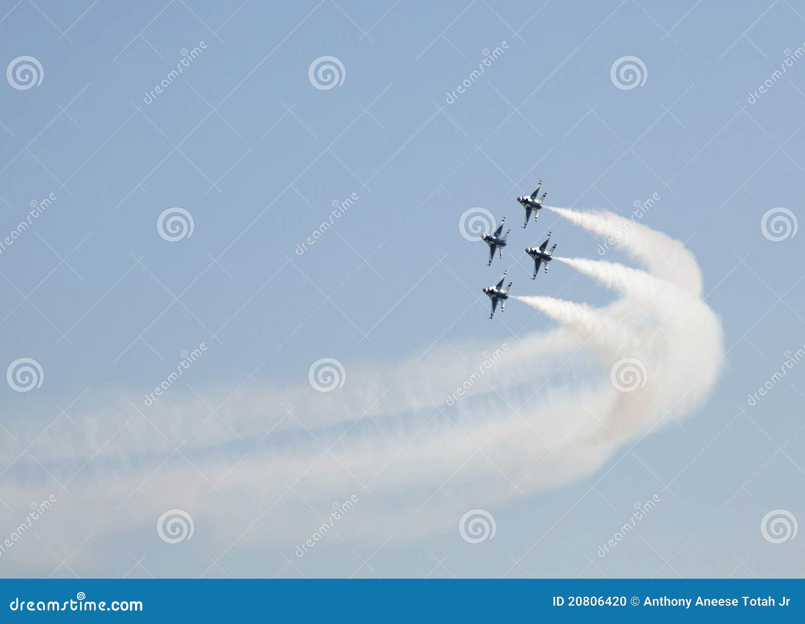 USAF Thunderbird Flyby editorial image. Image of city - 20806420