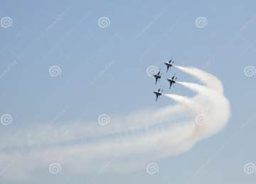 USAF Thunderbird Flyby editorial image. Image of city - 20806420