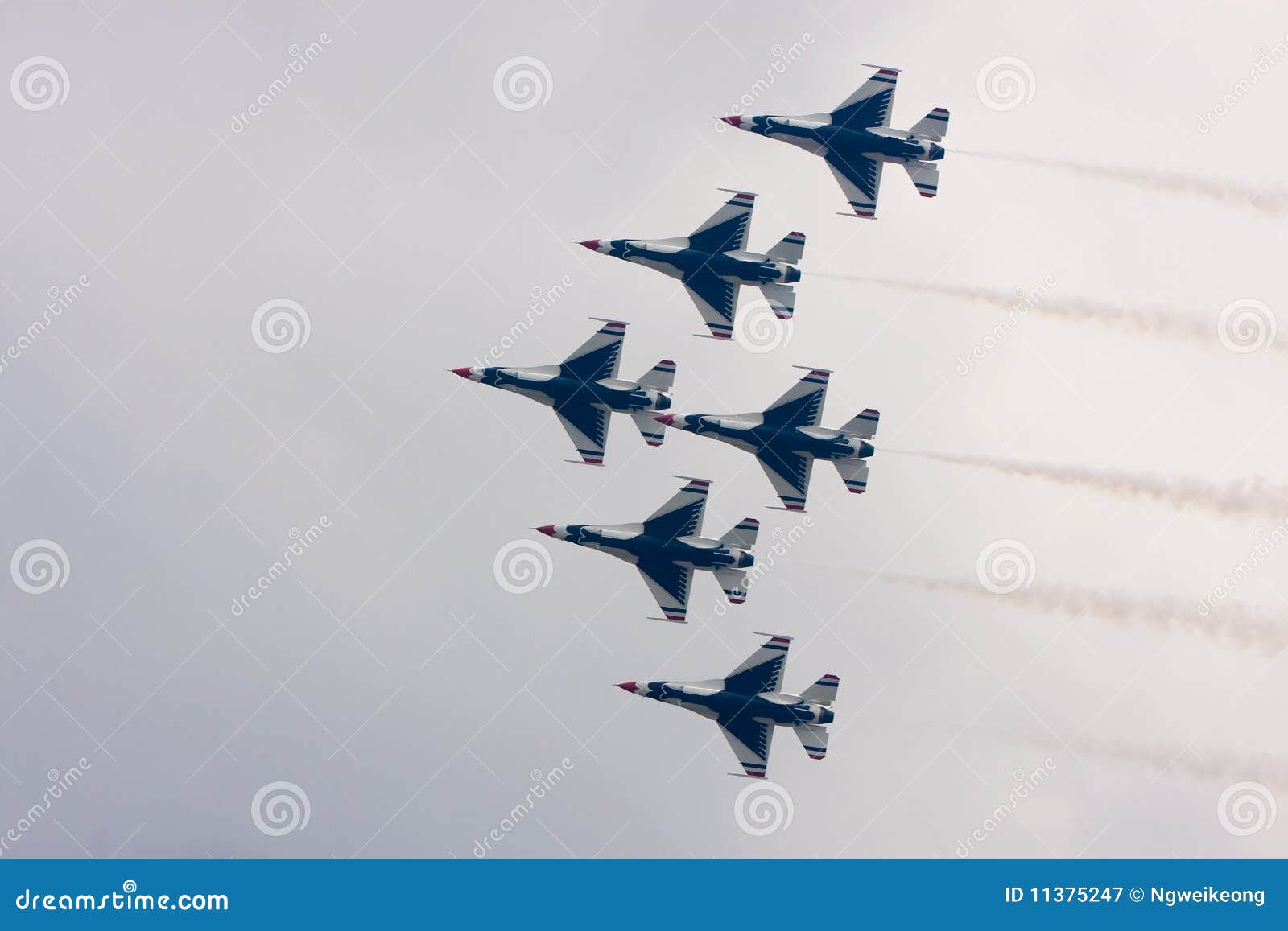 USAF Thunderbirds Fly in Formation Editorial Photography - Image of ...