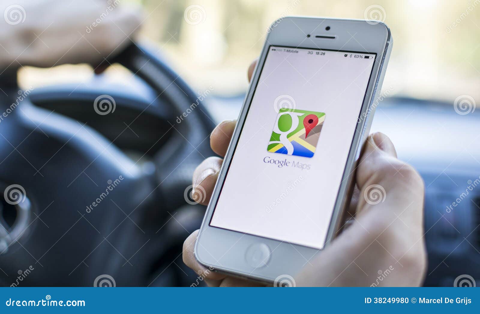 Usando Google Maps No Carro Imagem Editorial - Imagem de pilha ...