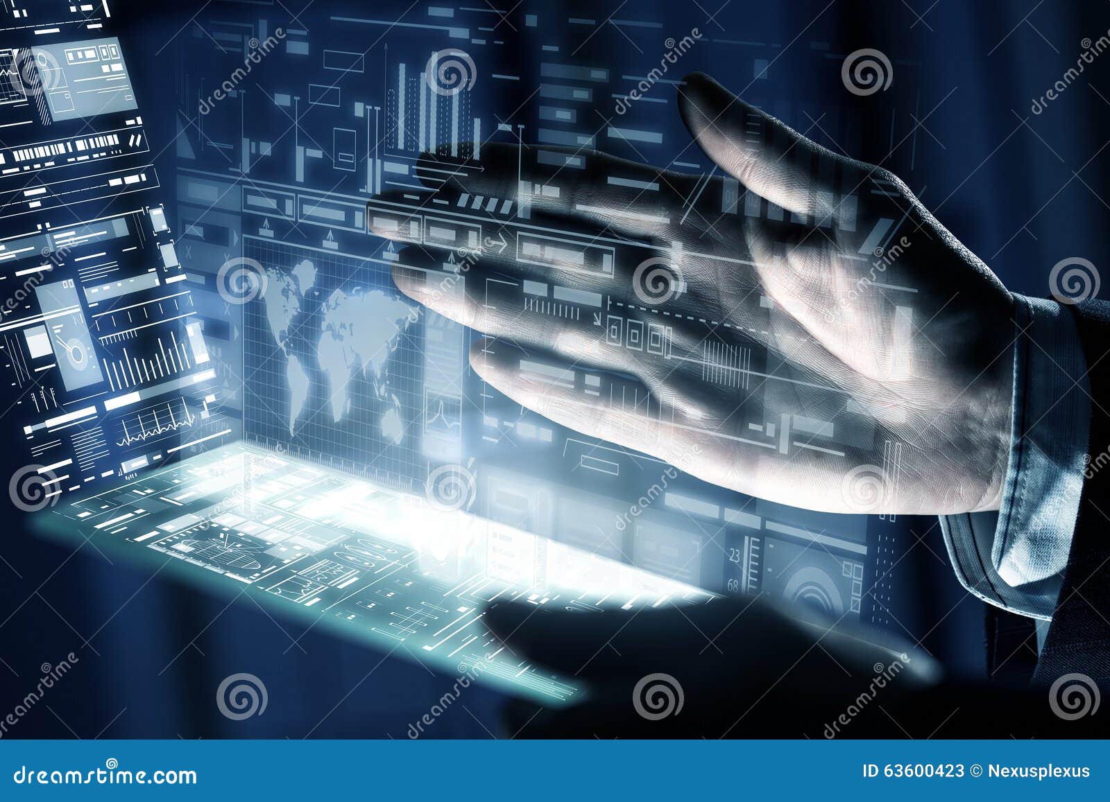 Usando Tecnologias Modernas Imagem de Stock - Imagem de computador ...