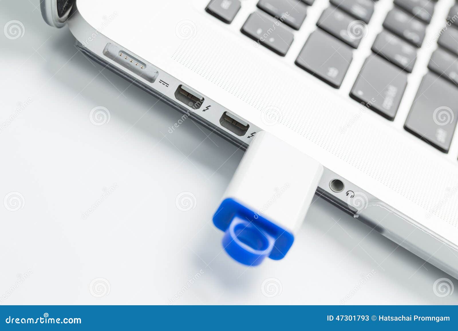 USB Flash Drive Connect To Computer Stock Image - Image of device ... USB Flash Drive Connect To Computer Stock Image - Image of device ...