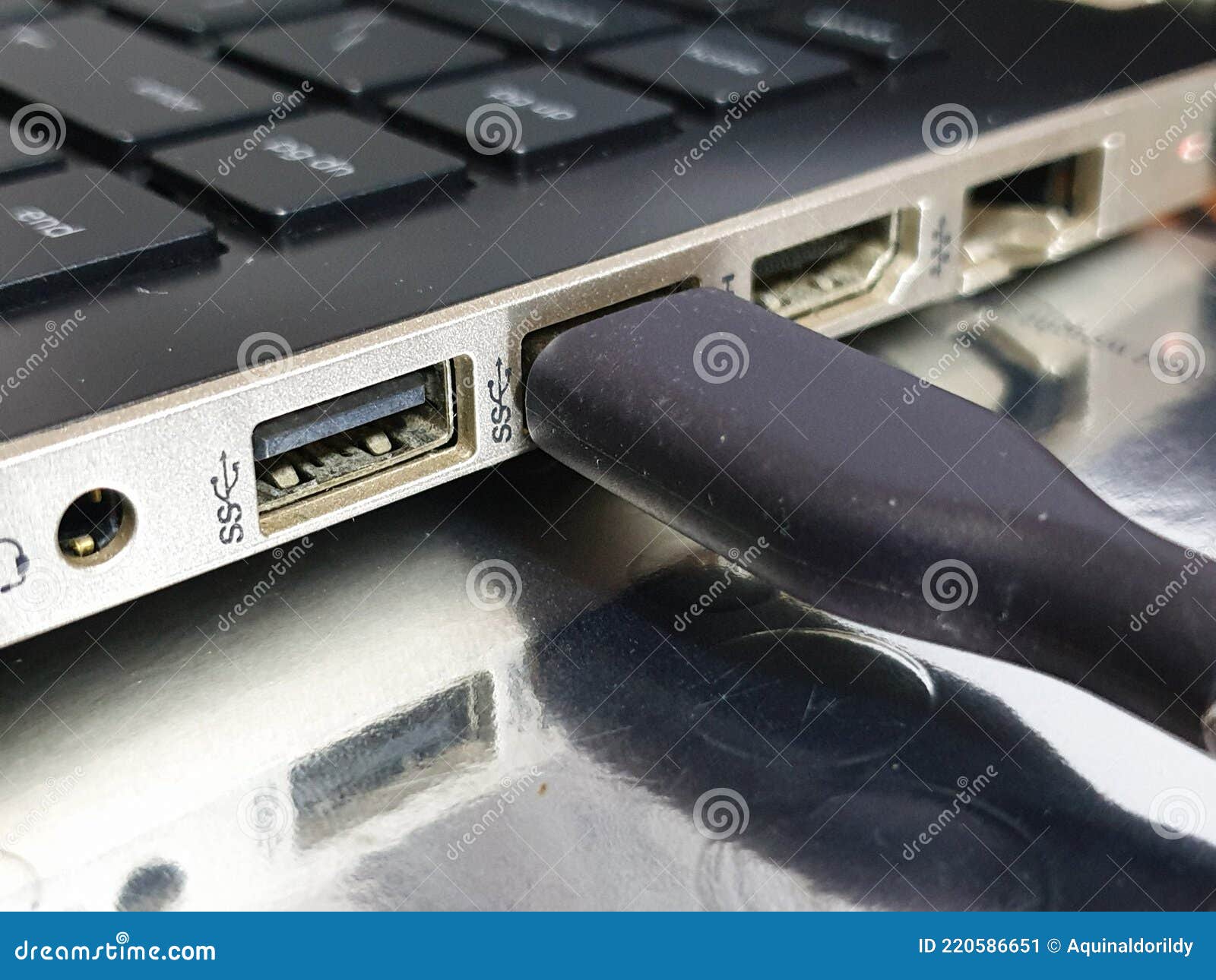 Usb port and cable stock image. Image of cable, electric - 220586651