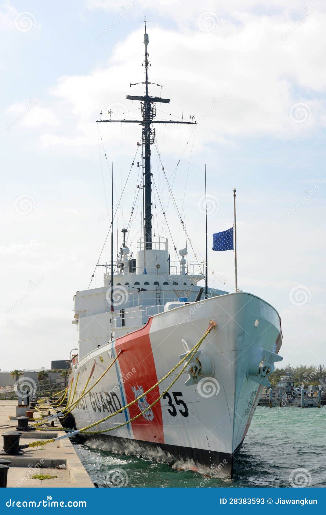 USCGC Ingham (WHEC-35) editorial stock photo. Image of coast - 28383593