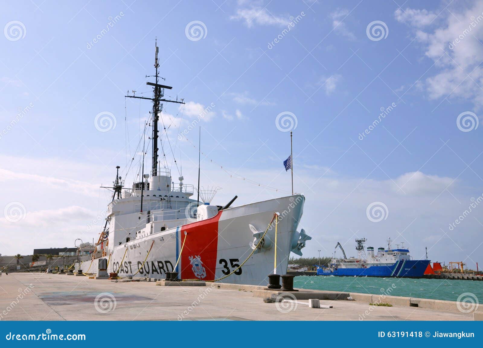 USCGC Ingham (WHEC-35) photo stock éditorial. Image du butoir - 63191418