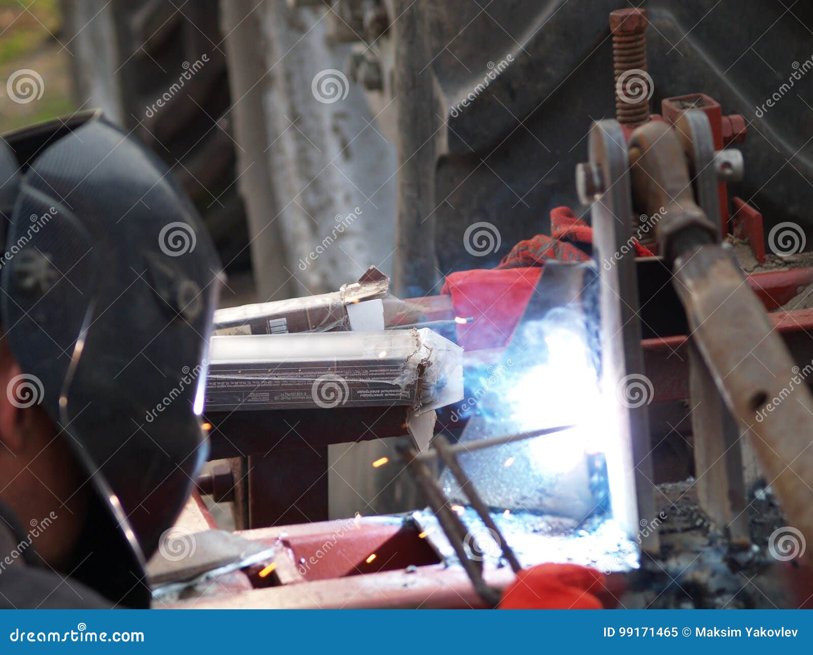 Electro arc welding stock image. Image of equipment, metal - 99171465