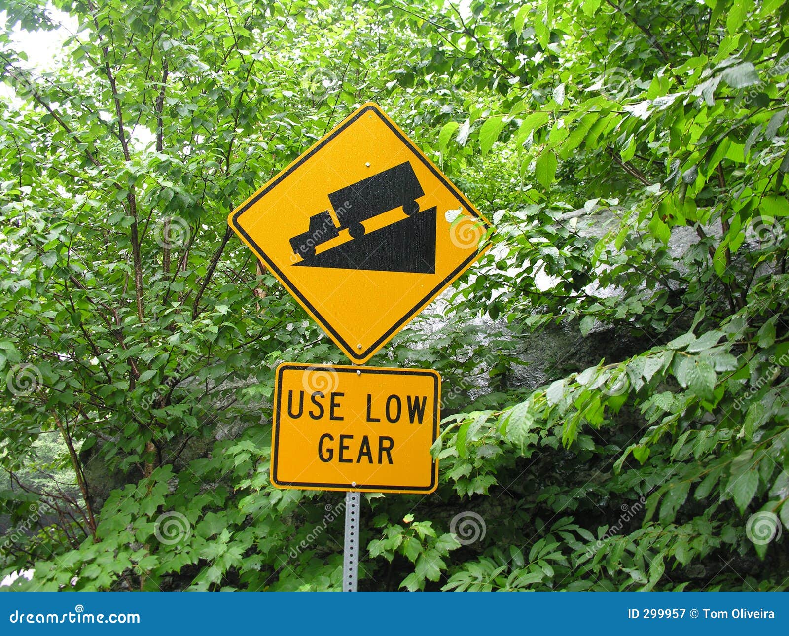 USE LOW GEAR Sign. Royalty Free Stock Photography - Image: 299957