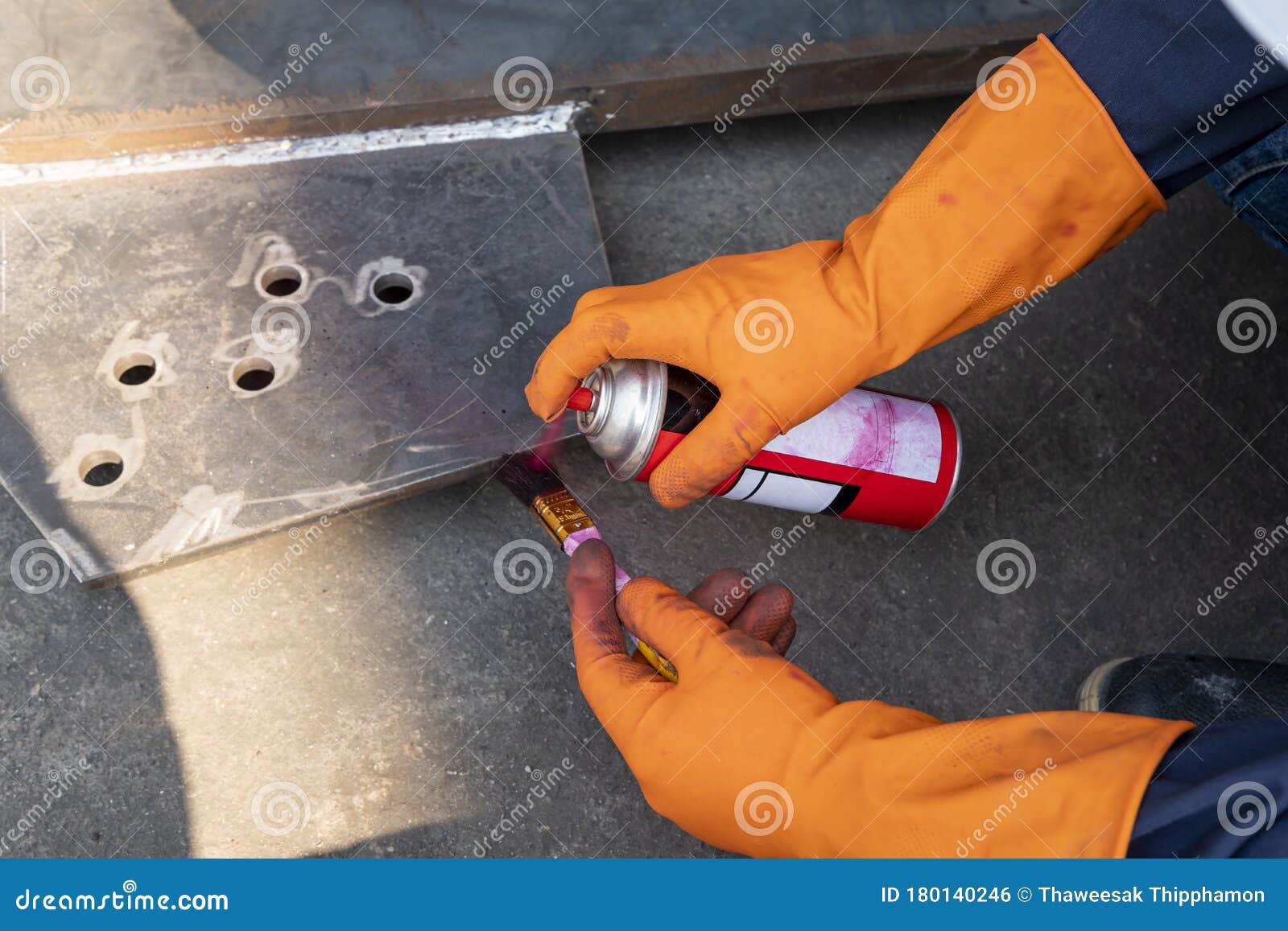 Use Spray Liquid Penetrant Into The Welded With Process Penetrant ...