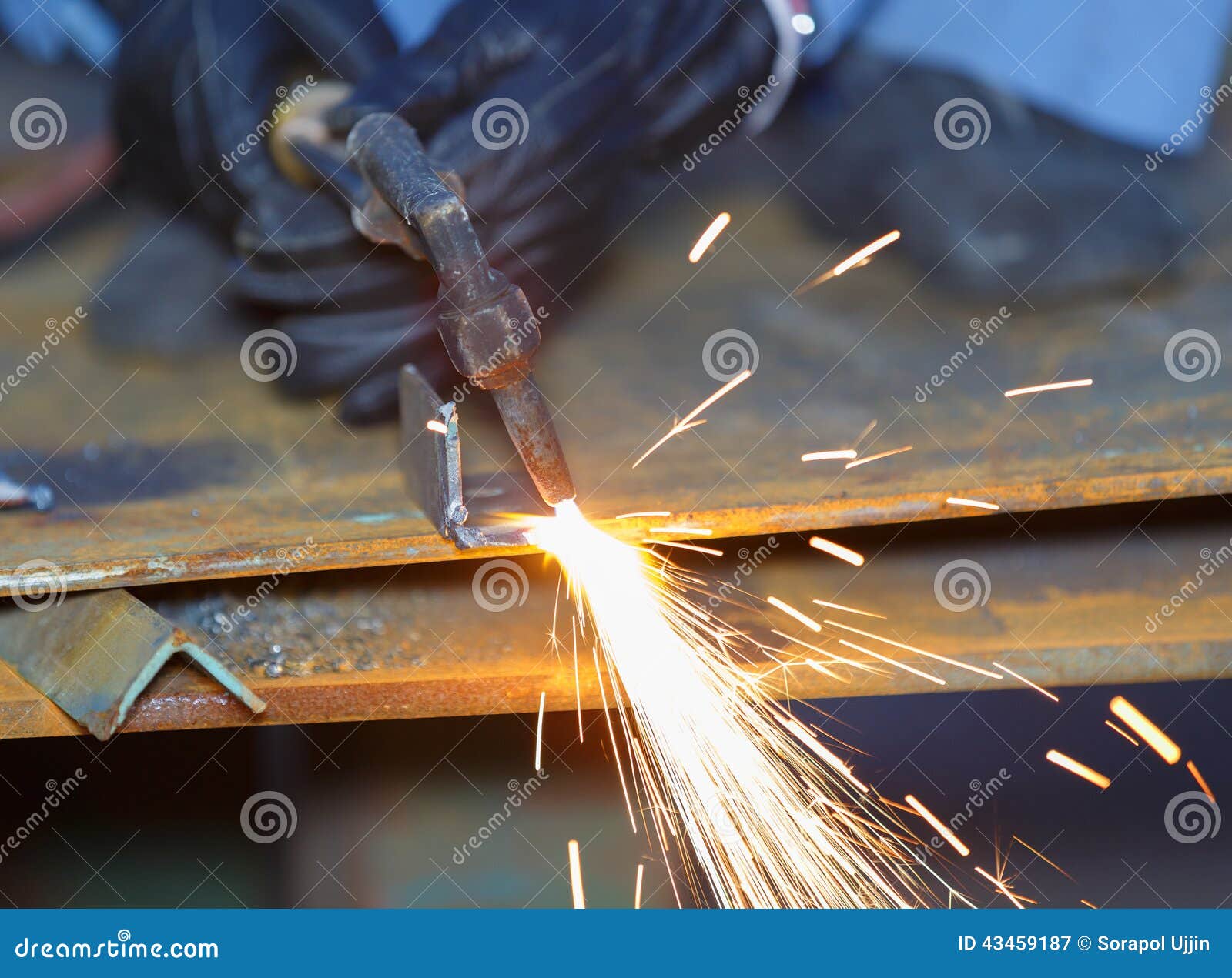 Use a Tocha Do Acetileno a Cortar O Metal Imagem de Stock - Imagem de ...