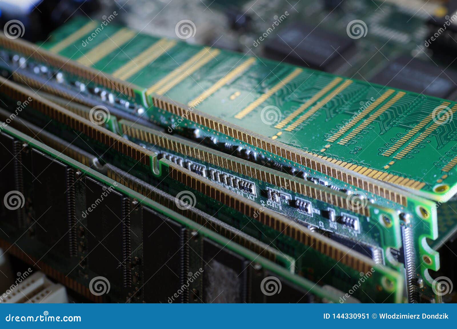 Used Consumer Electronics Components. RAM Modules, Hard Drives ...