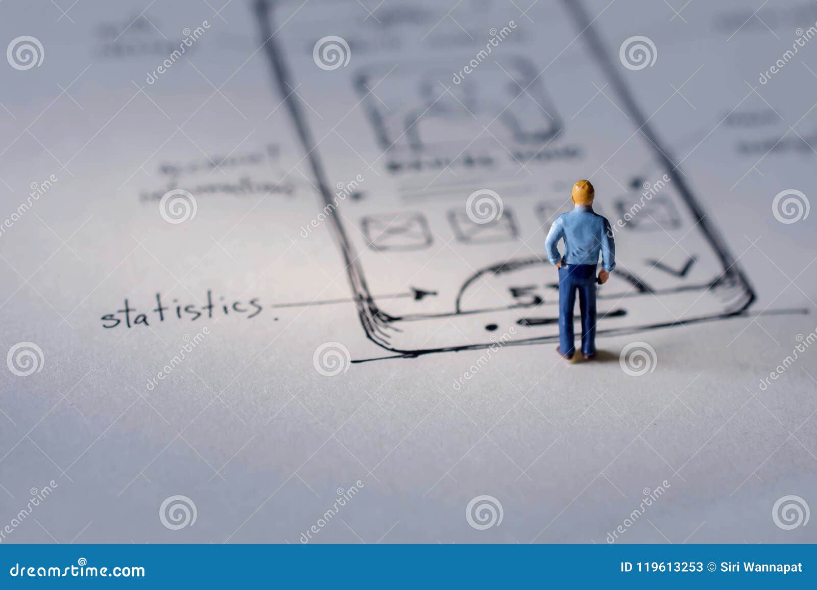 User Experience Concept. Present by Miniature Figure of UX UI De Stock ...