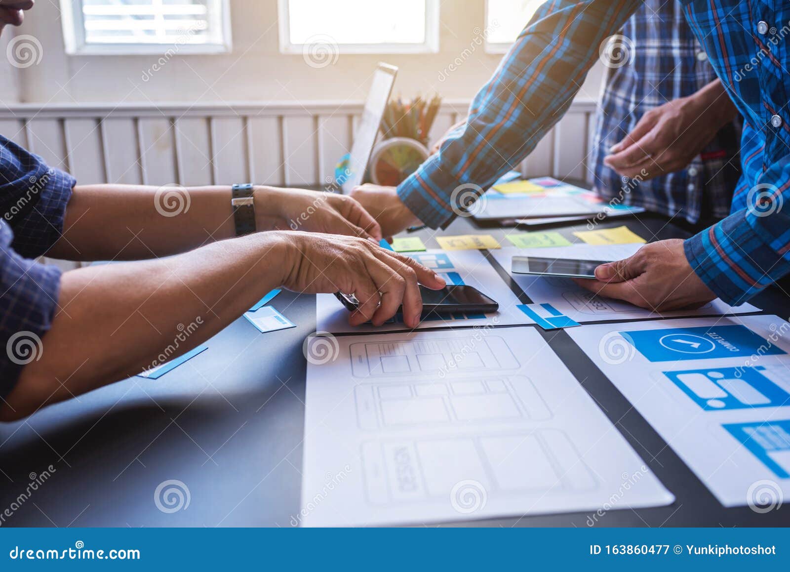 User Experience Teamwork Mobile UX/UI Designers Working at Co-working ...