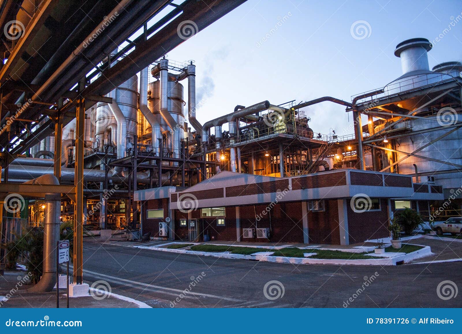 Usine photo éditorial. Image of extérieur, agriculture - 78391726