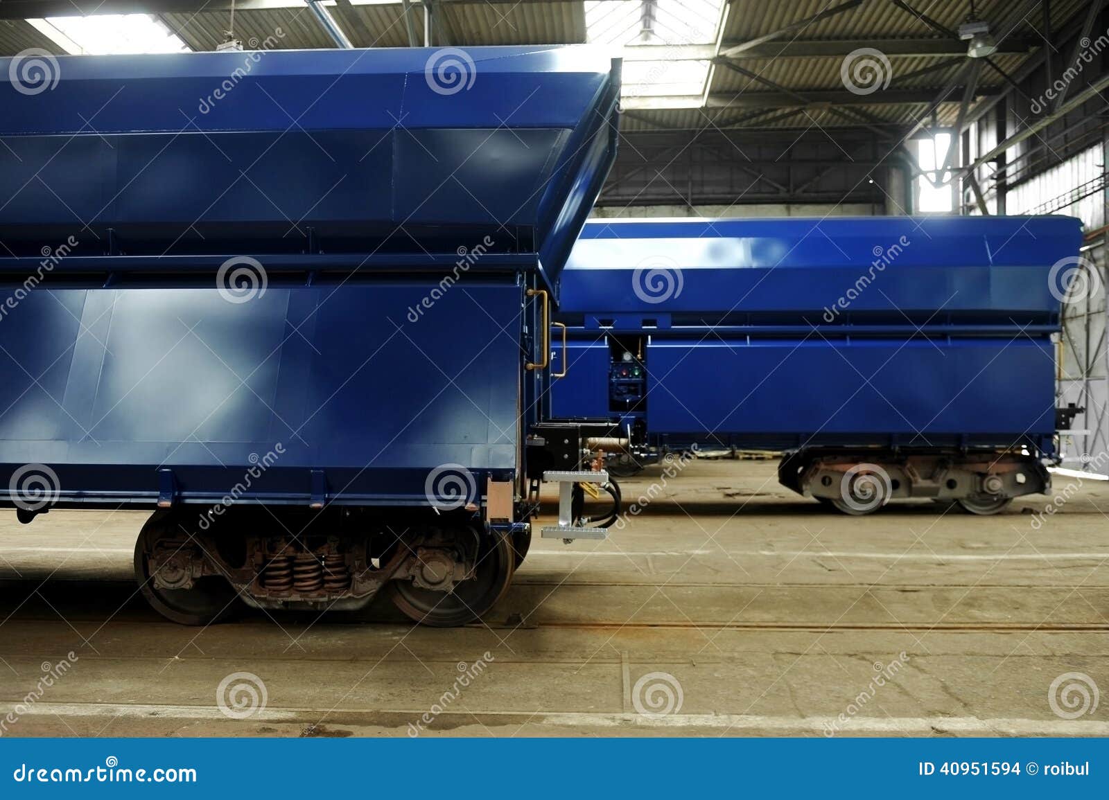 Usine de chariots de fret photo stock. Image du dép40t - 40951594