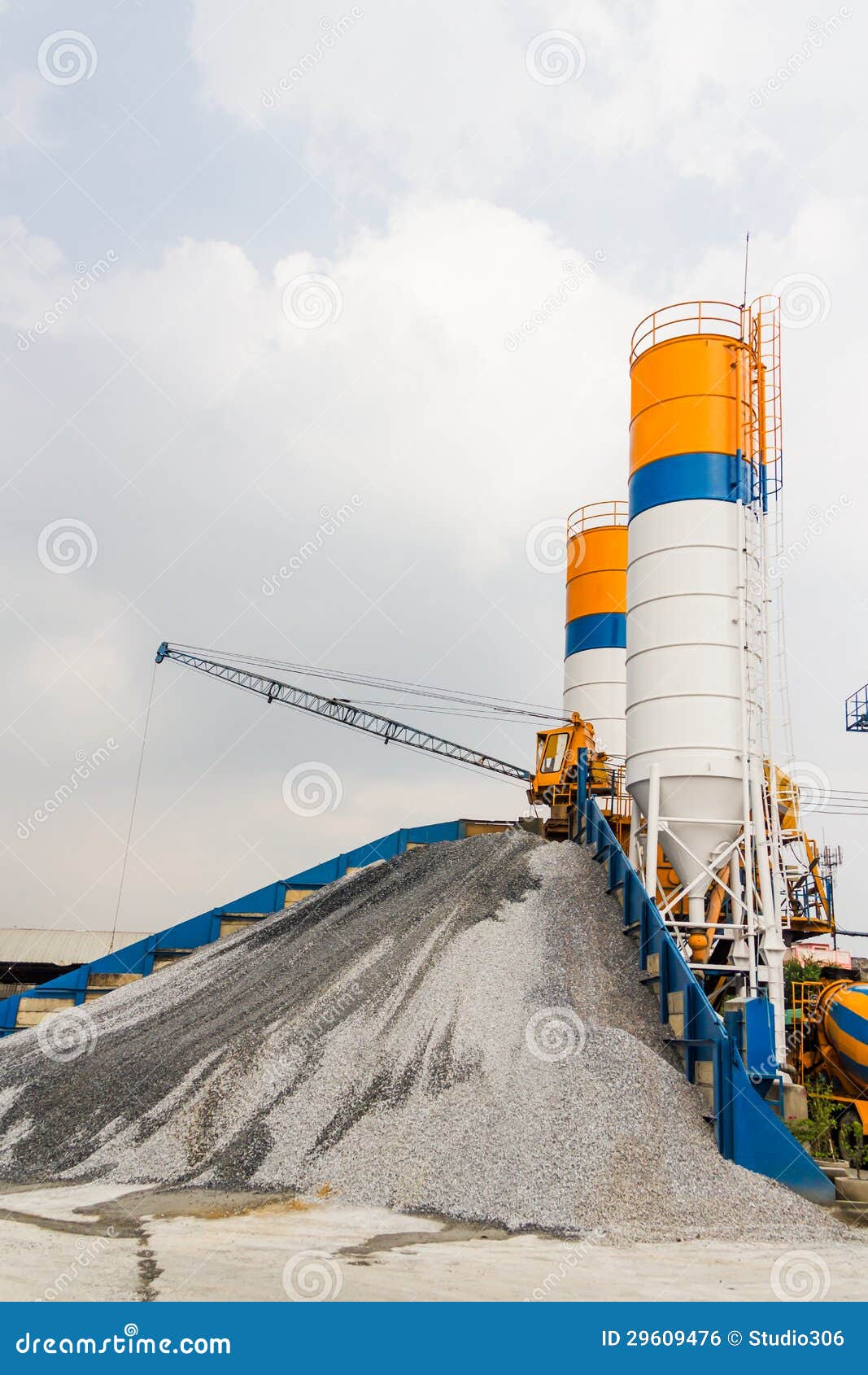 Usine de ciment photo stock. Image of matériel, batching - 29609476