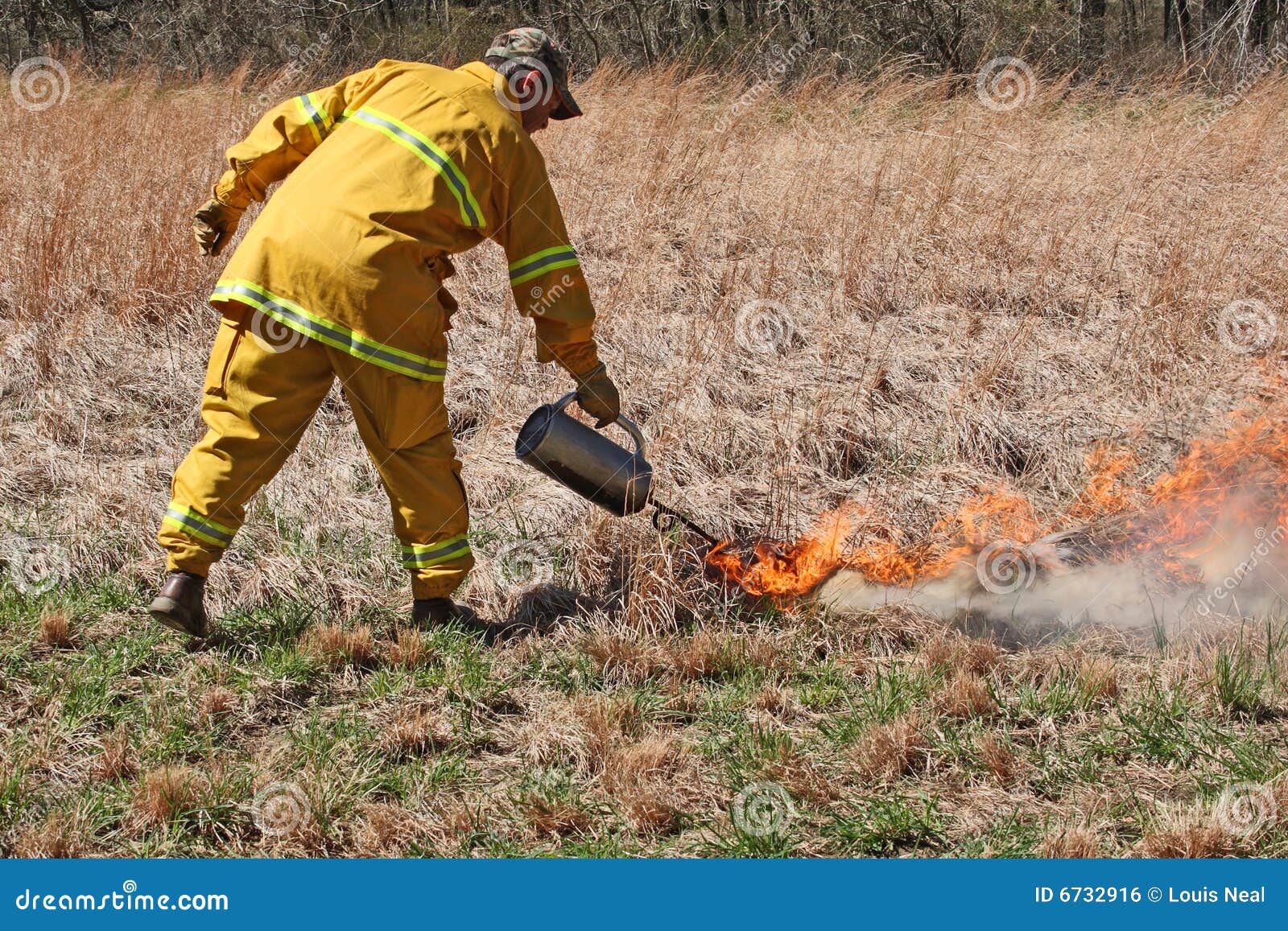 Using a burn pot editorial photo. Image of environment - 6732916