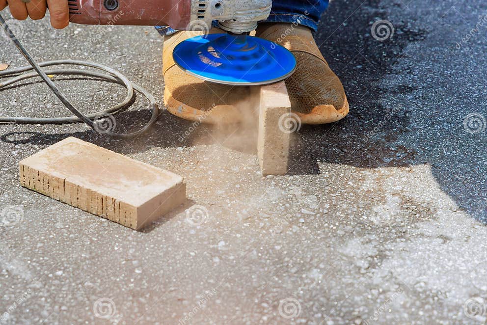 Using a Circular Diamond Disc Saw, Master Grind the Paving Bricks ...