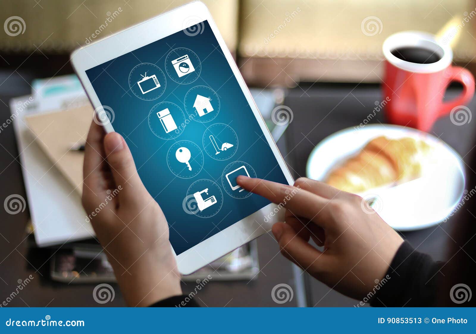 Using Innovative Technologies Computer System Innovation Digita Stock ...