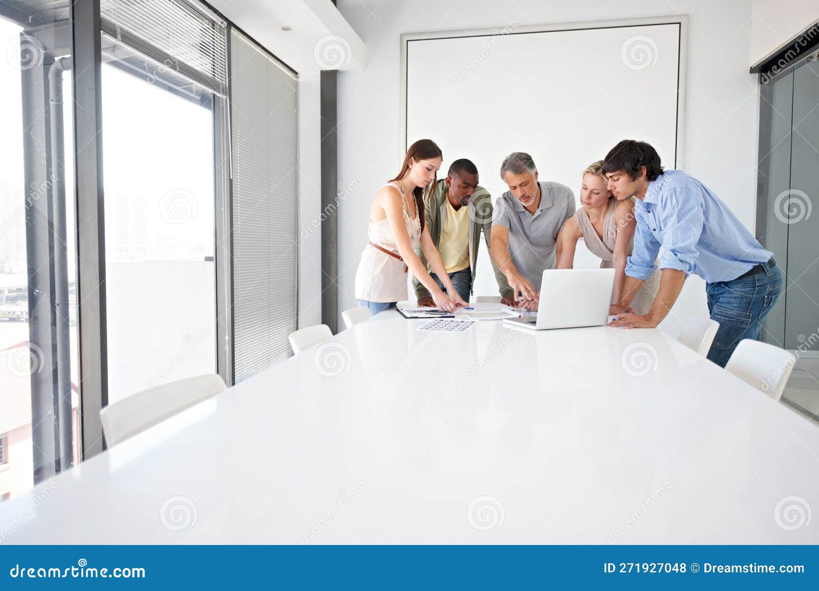 Using the Laptop To Their Advantage. Five Colleagues Using a Laptop in ...