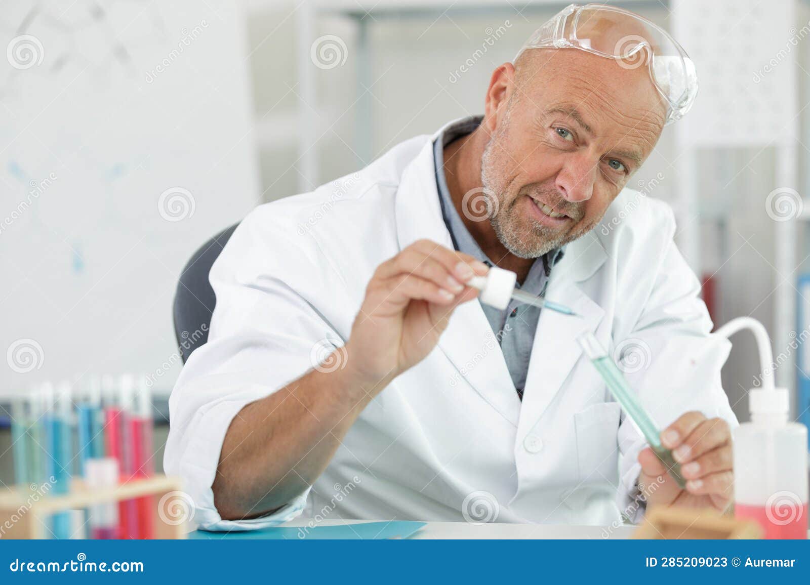 Using Pipette while Mixing Chemical Liquids Stock Image - Image of ...
