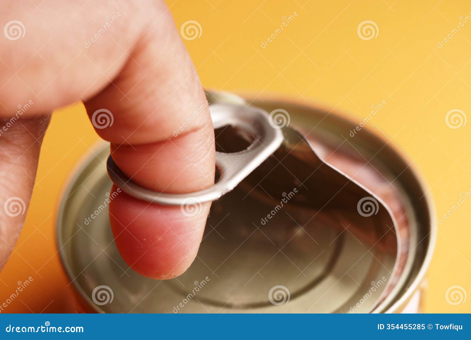 Using the Pull Tab Mechanism To Open a Beverage Can with Ease and ...