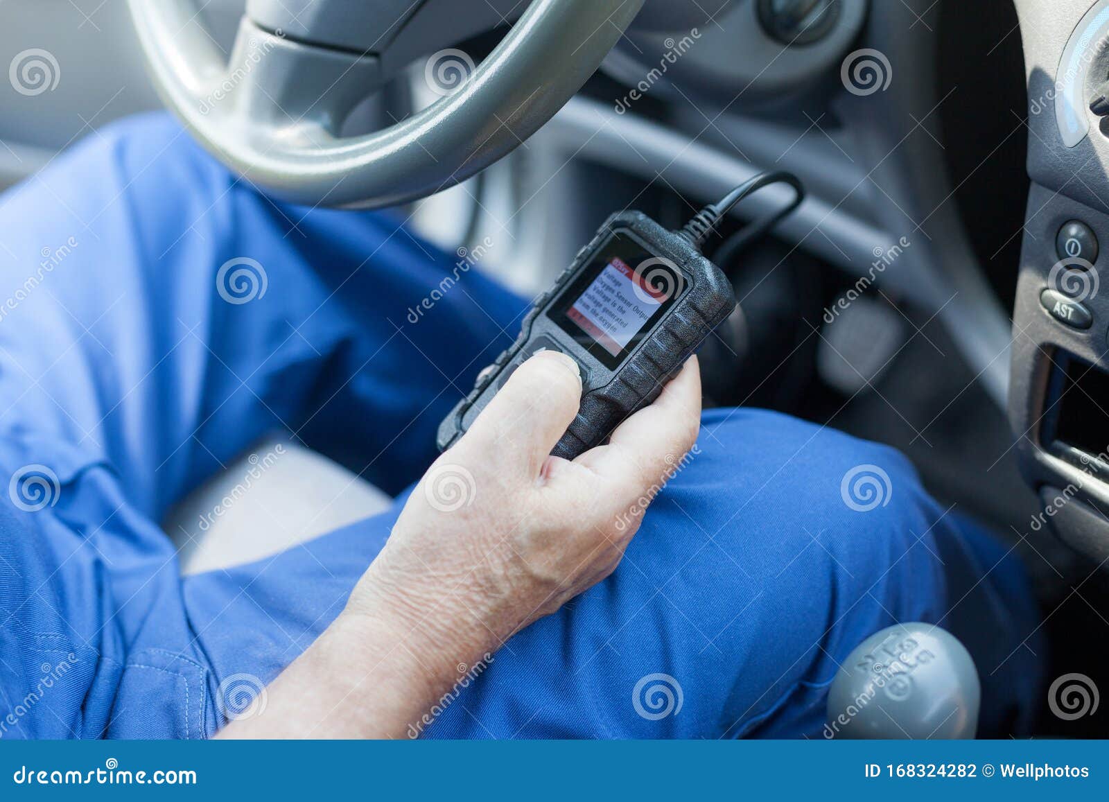 Using a Scan Tool for Auto Repair Diagnostics and Check Engine Stock ...