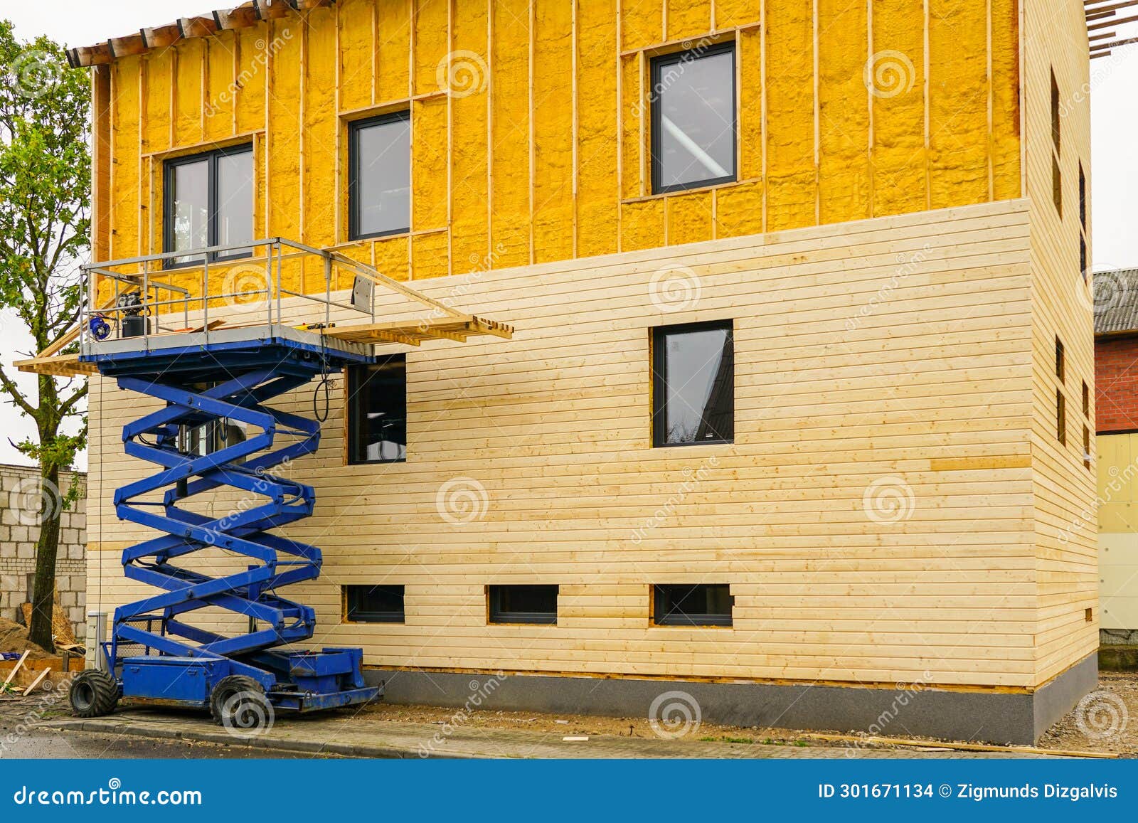 Using a Scissor Lift in Facade Cladding Works after Spraying the Facade ...
