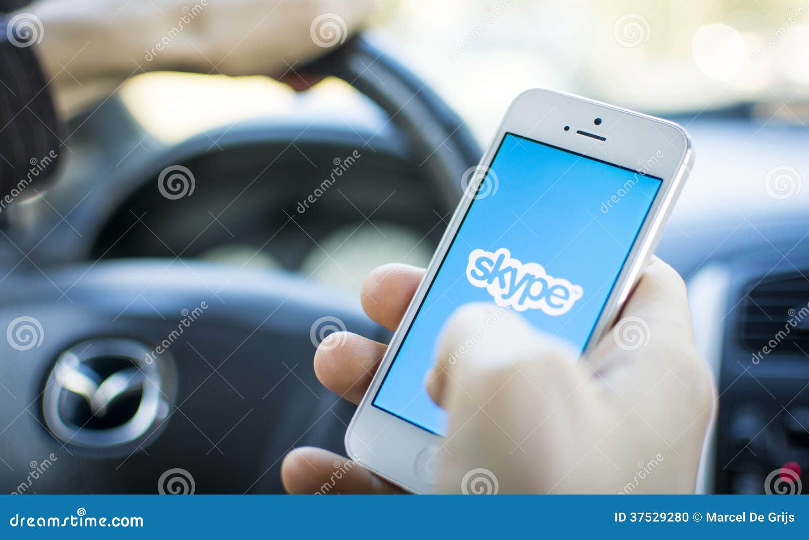 Using Skype in the Car on Iphone Editorial Image - Image of logo ...