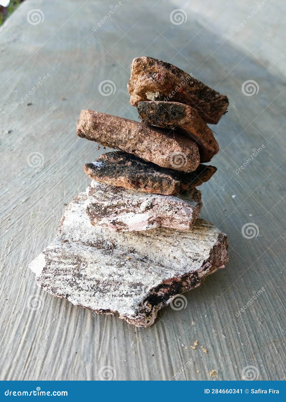 Using a Stone Arrangement with a Balance of Gravity Stock Image - Image ...