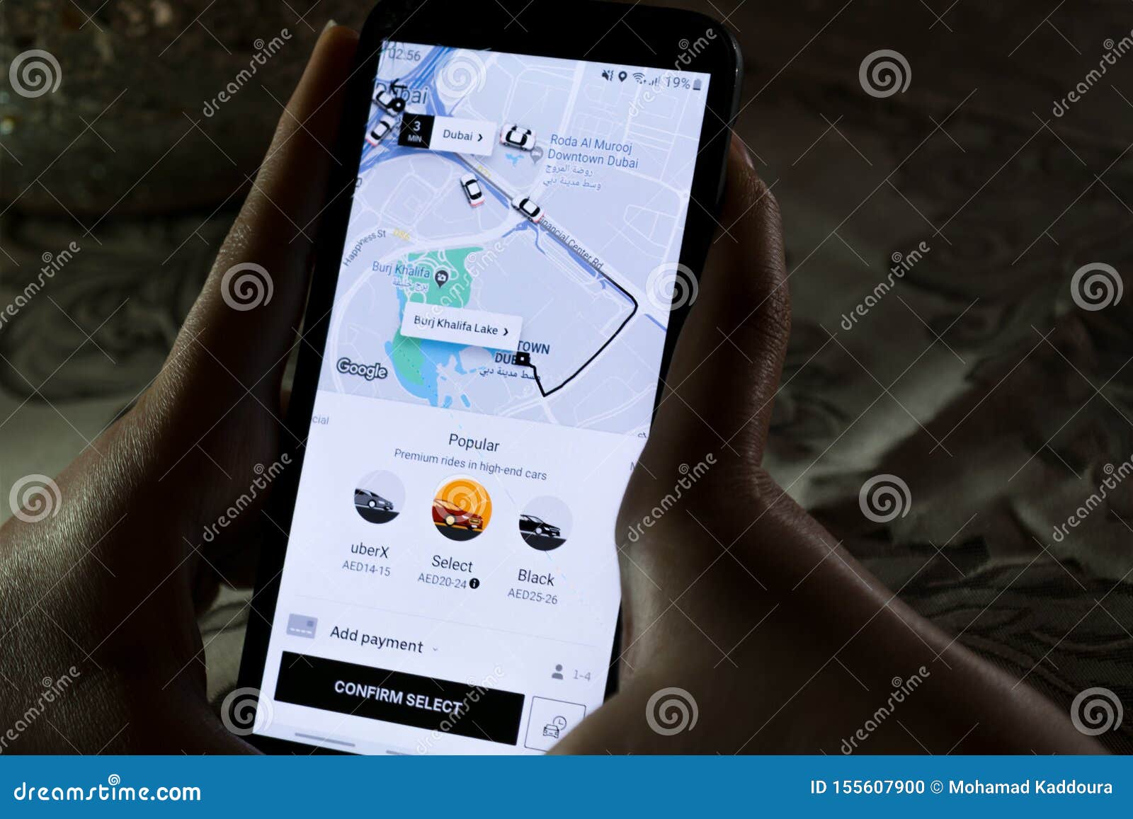 Using the Uber App on a Smartphone - City Maps and Transportation ...