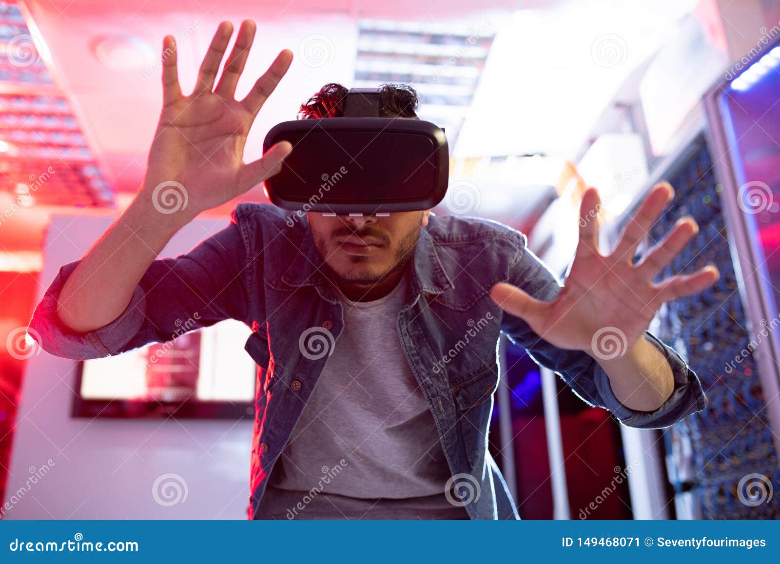 Using Virtual Reality Simulator Stock Image - Image of people, system ...