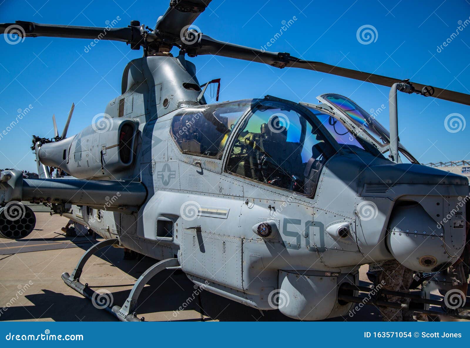 U.S. Marine Apache Attack Helicopter Editorial Stock Image - Image of ...