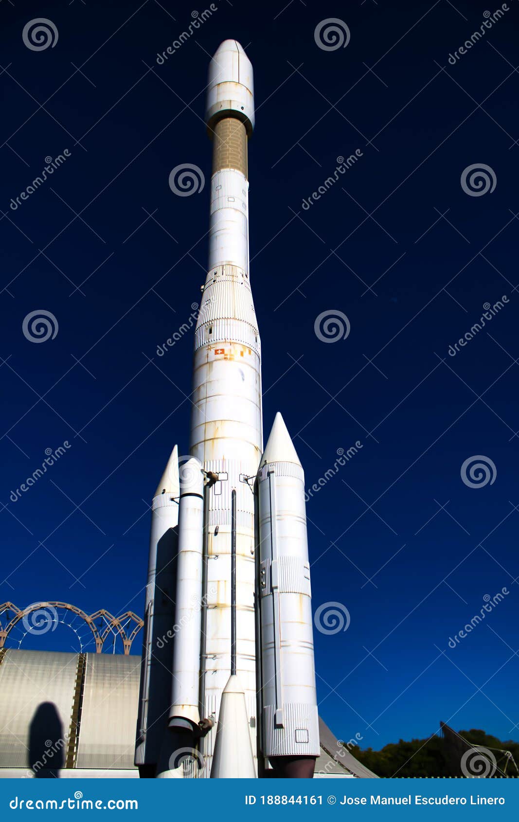 Uso De Cohetes Para Lanzamiento Imagen de archivo - Imagen de ...