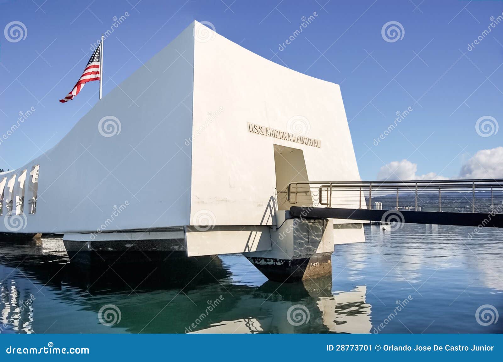 USS Arizona Memorial editorial photo. Image of water - 28773701