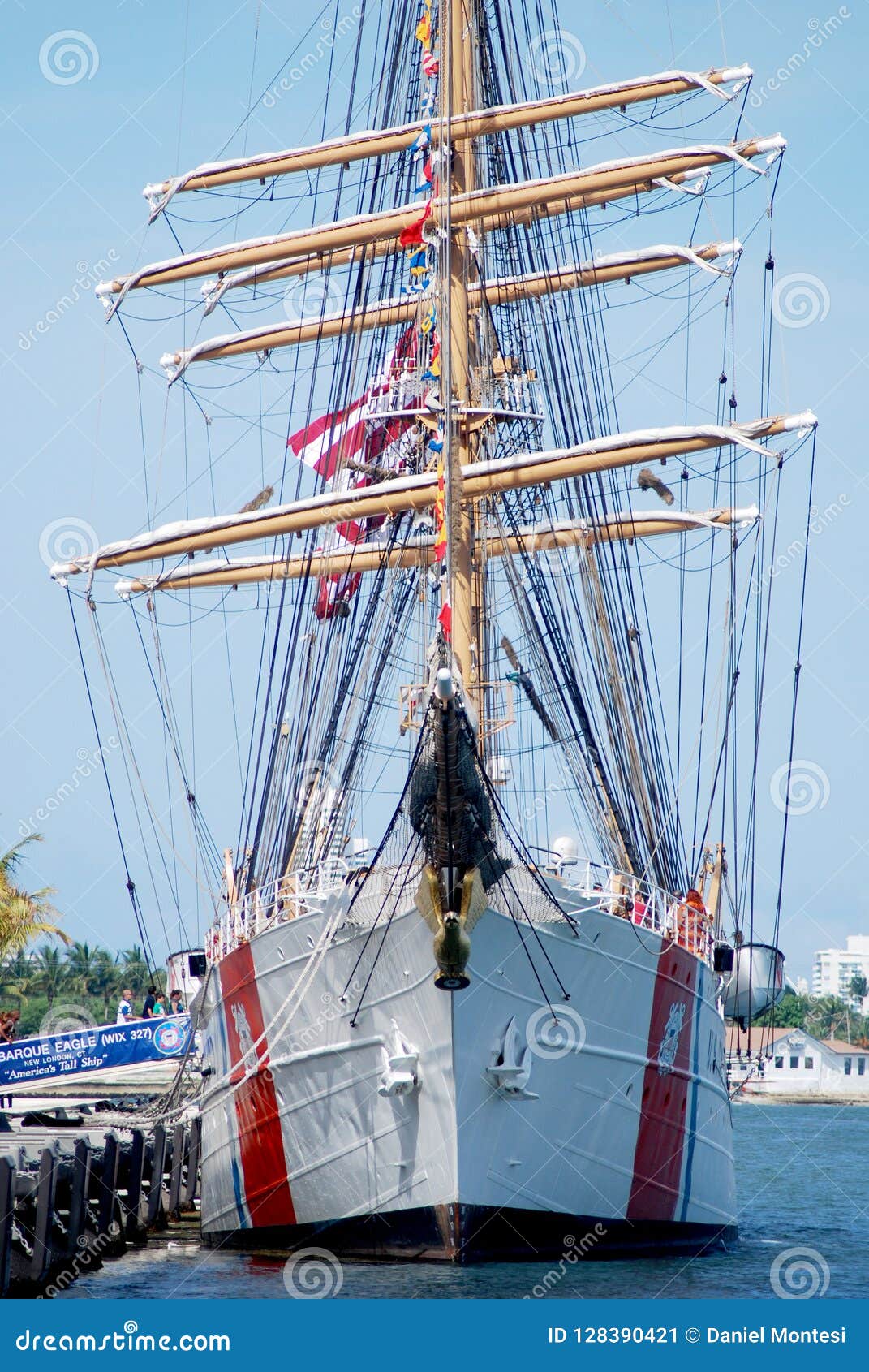 USS Eagle no porto Miami foto editorial. Imagem de atendimento - 128390421