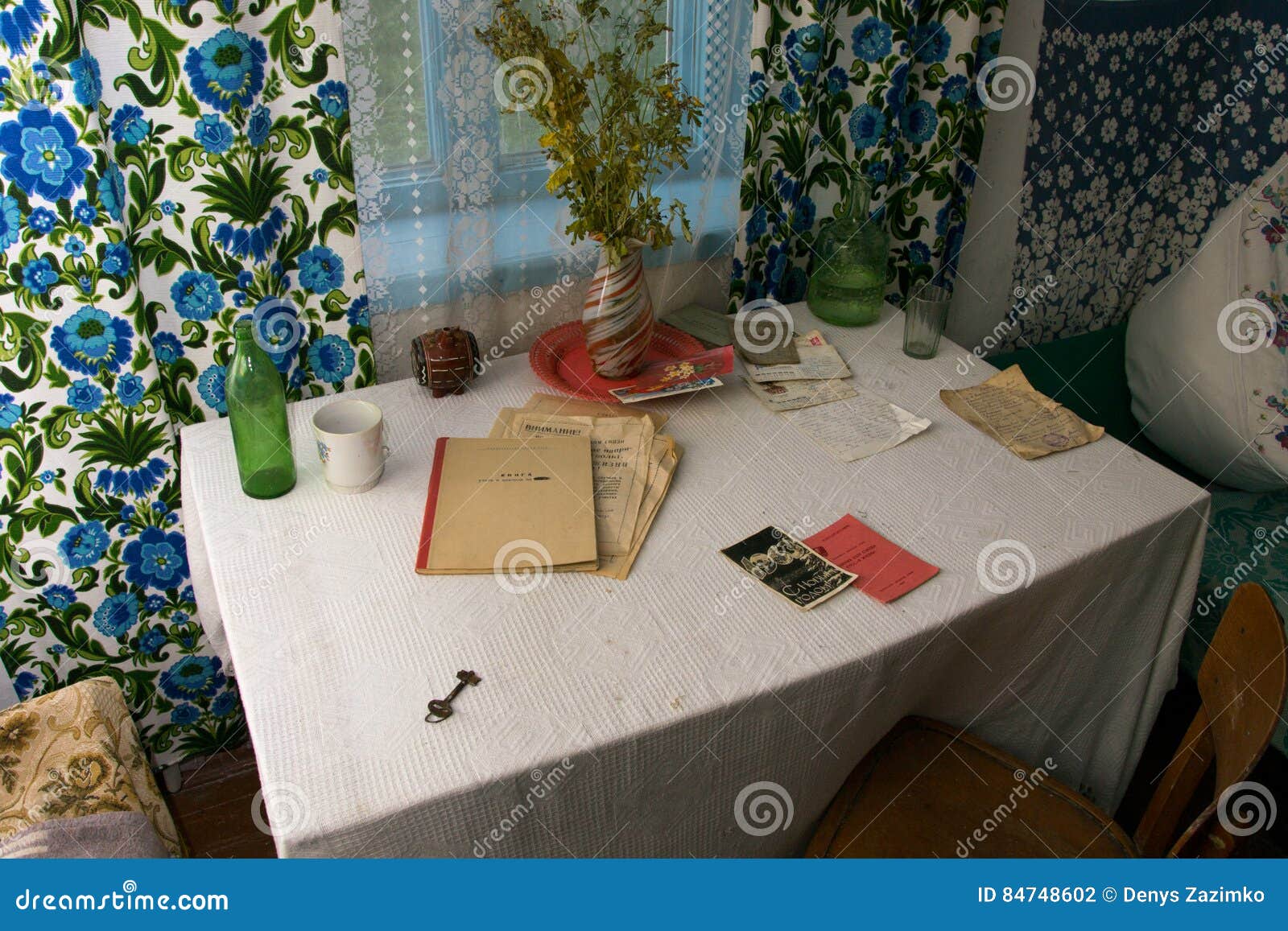 USSR Soviet old room editorial photography. Image of furniture - 84748602