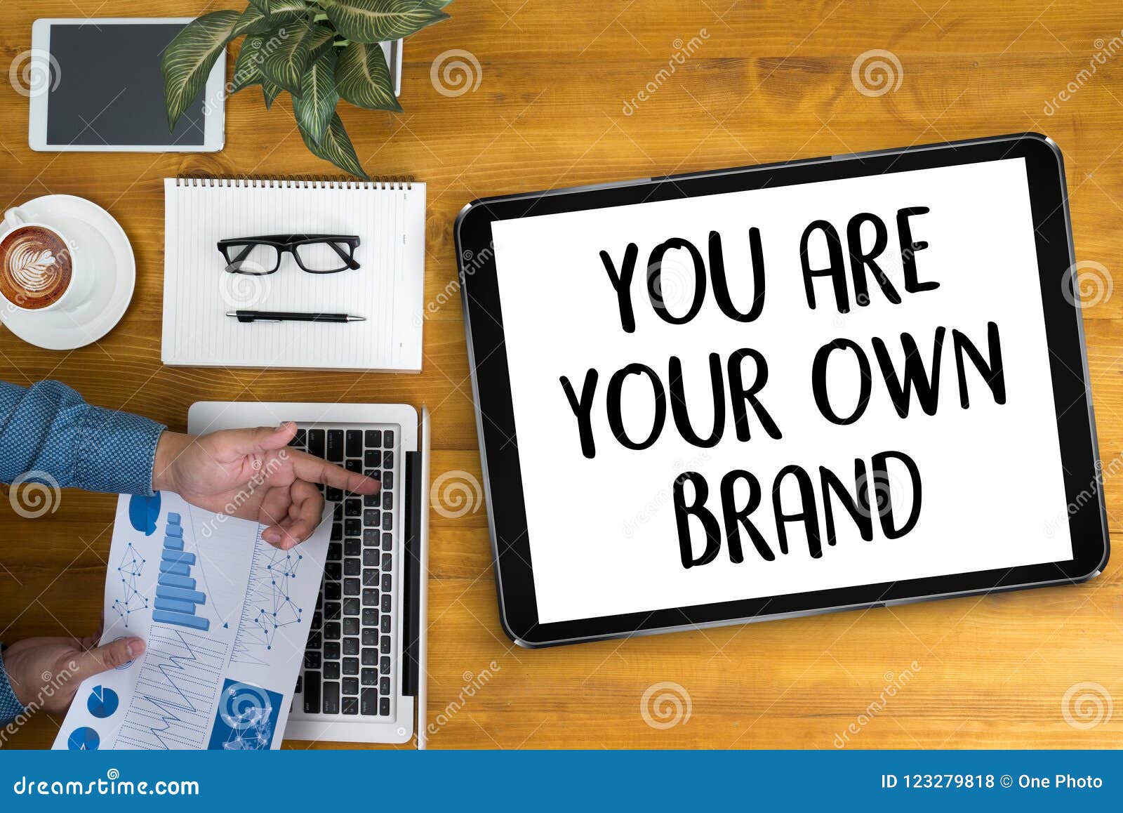 USTED ES SU PROPIO Concepto Del Edificio De La Marca De La MARCA Foto ...