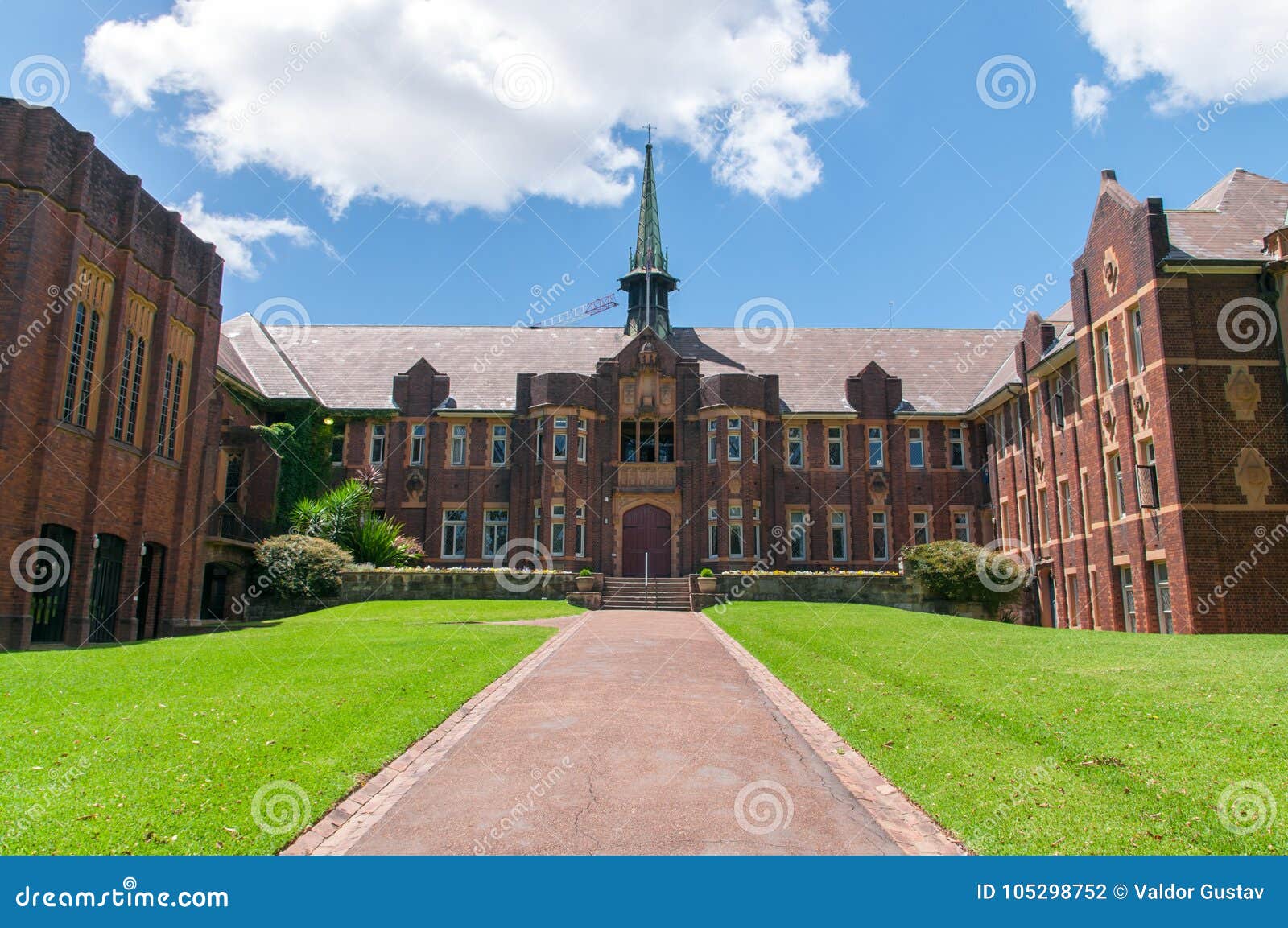 USYD-Campus stock foto. Image of paleis, landgoed, hemel - 105298752