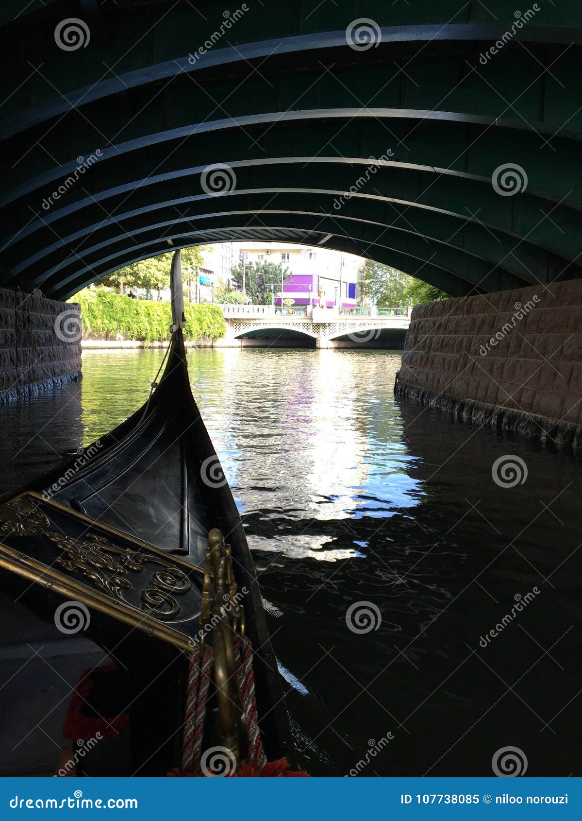 UTB стоковое изображение. изображение насчитывающей путешествие - 107738085