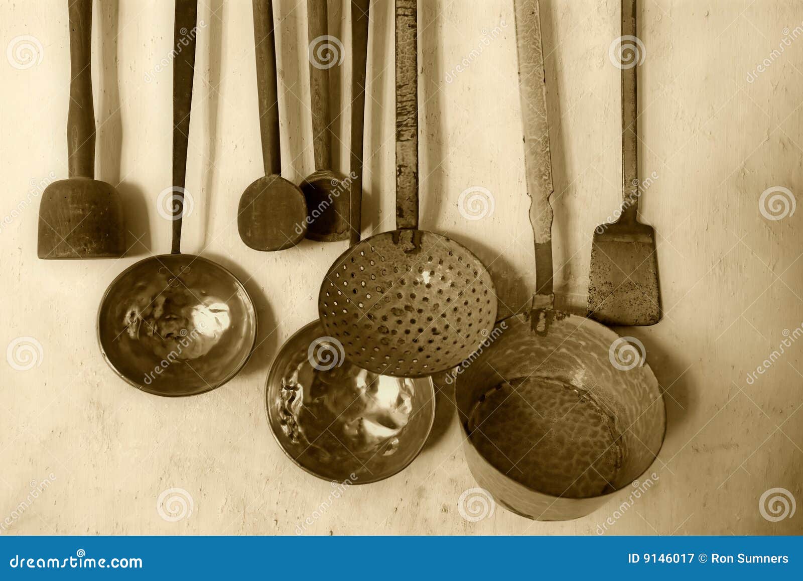 Utensilios De Cocina Antiguos Stock Images - 150 Photos