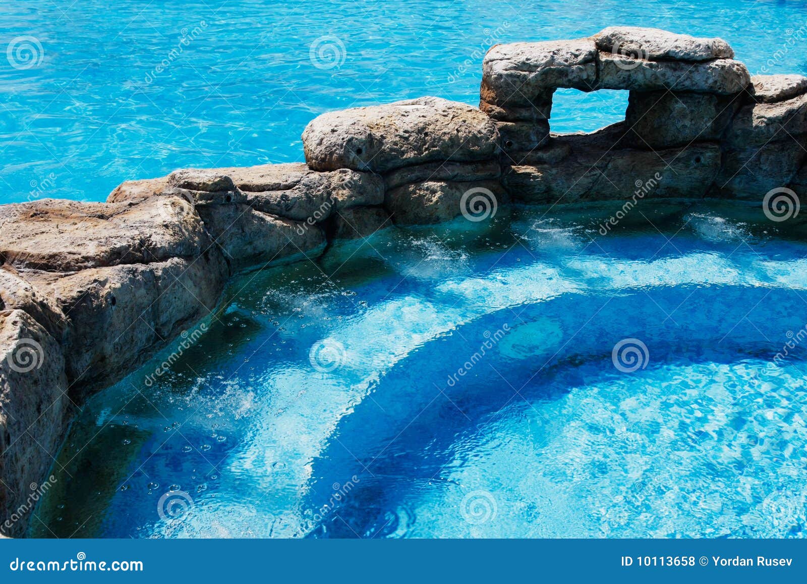 Utomhus- bubbelpool arkivfoto. Bild av fallskärm, relax - 10113658