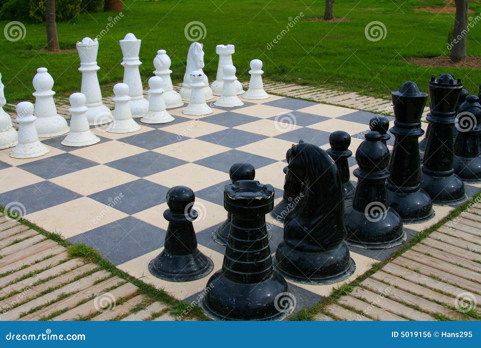 Utomhus- schack arkivfoto. Bild av svart, gyckel, schack - 5019156