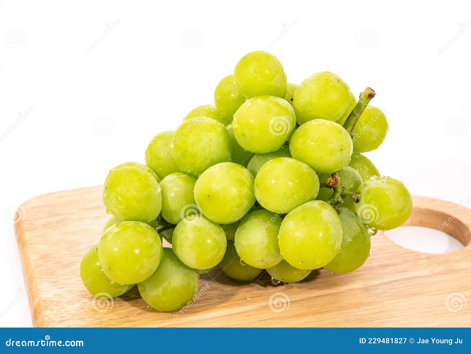 Uva De Muscat Aislada En Fondo Blanco Imagen de archivo - Imagen de ...