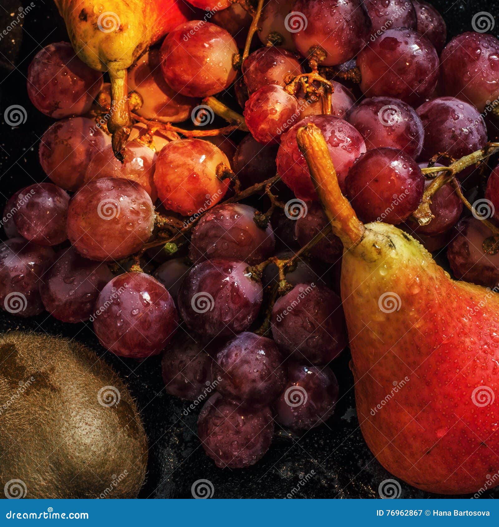 Uva e pera immagine stock. Immagine di pasto, pera, arte - 76962867