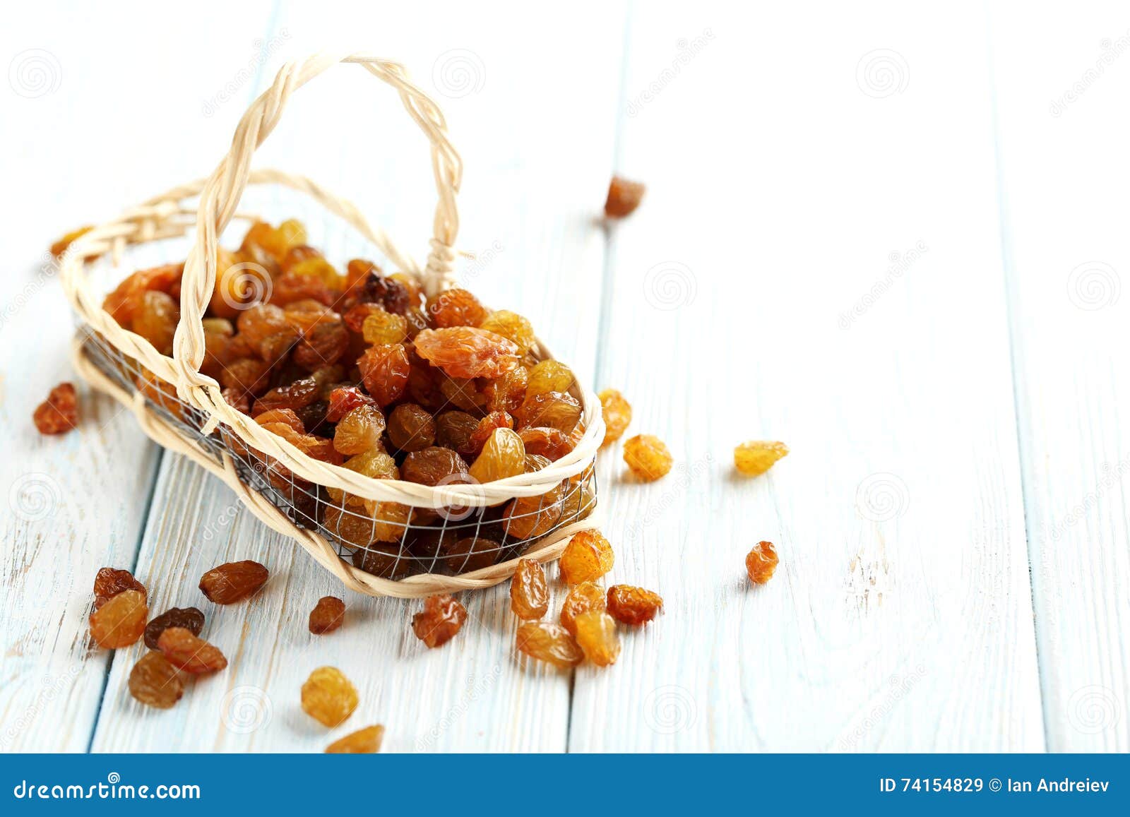 Uva passa secca immagine stock. Immagine di stare, nutrizione - 74154829